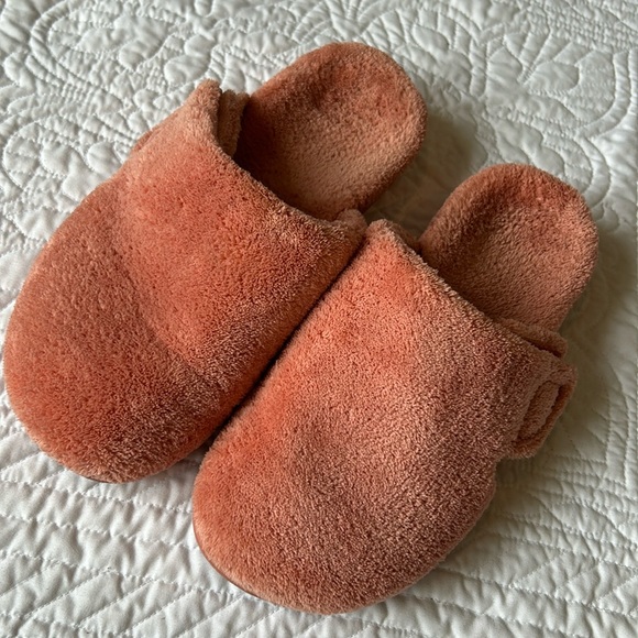 Vionic | Shoes | Vionic 9 Gemma Peach Colored Slide On Mule Slippers ...